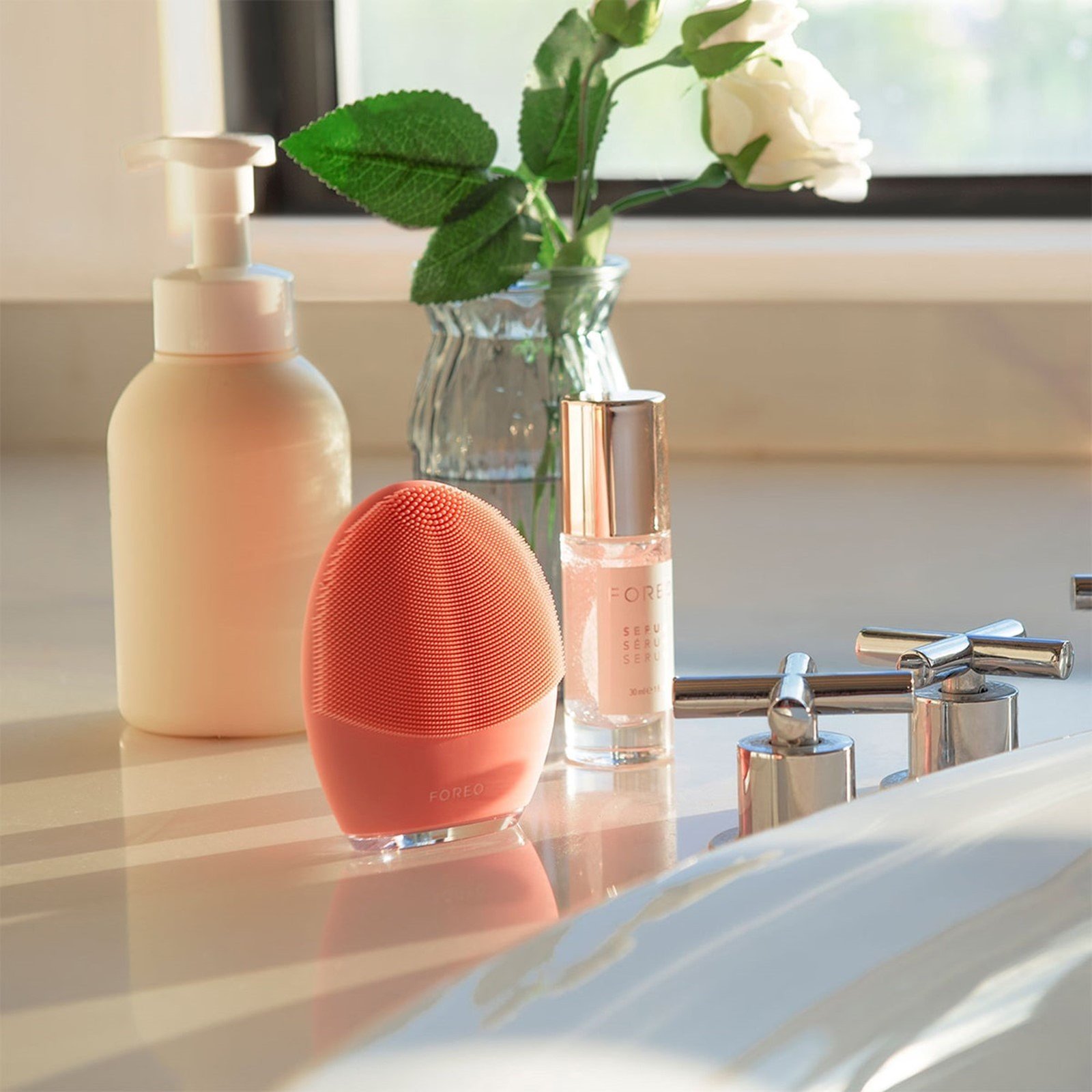 FOREO Luna 4 2-In-1 Smart Facial Cleansing & Firming Device Balanced ...