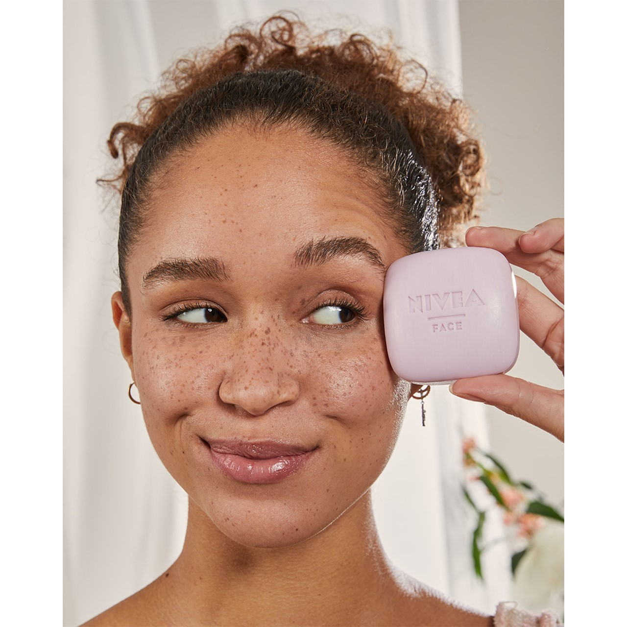 Nivea Naturally Clean Radiance Face Cleansing Bar 75g (2.65oz) USA